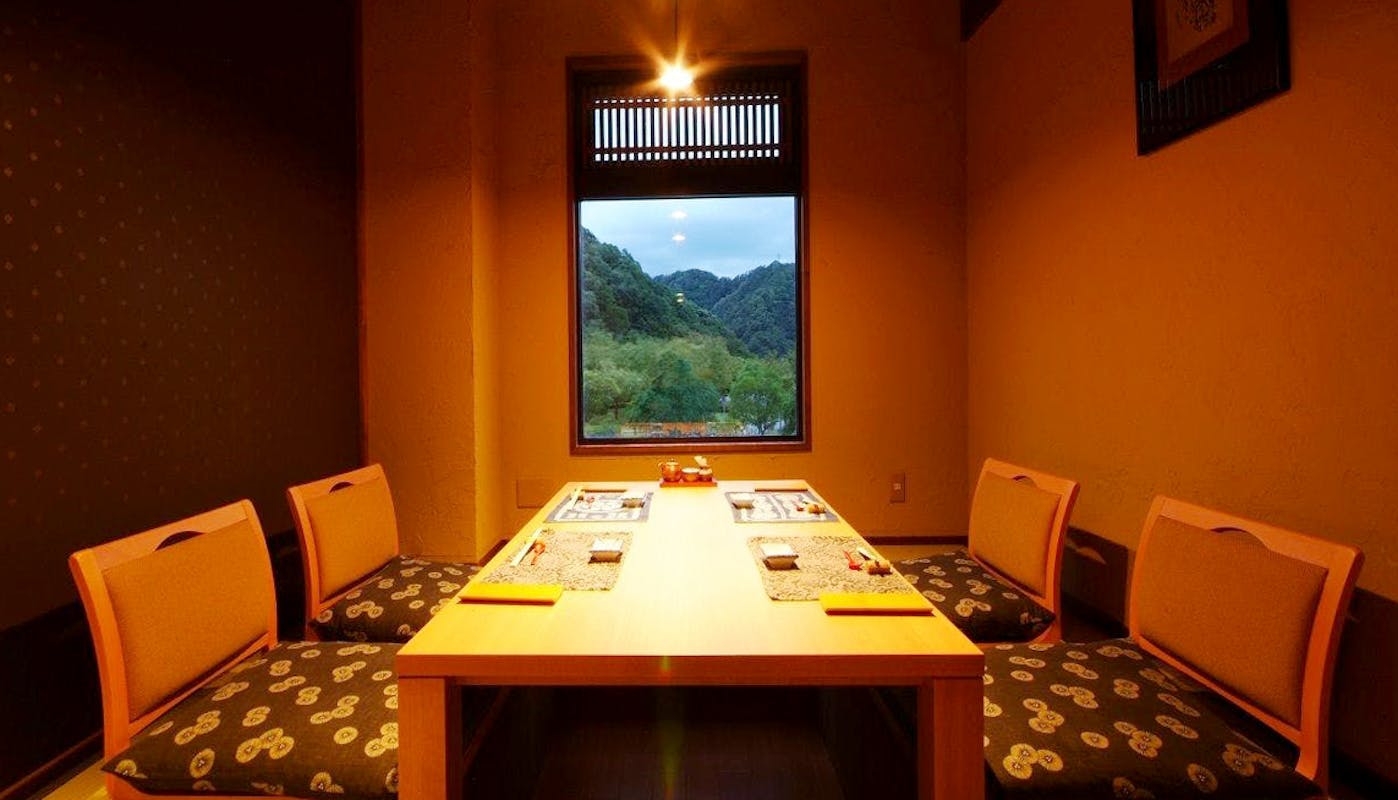 お部屋から涼やかな川の流れを望む、渓流沿いの温泉宿 西日本編 一休コンシェルジュ