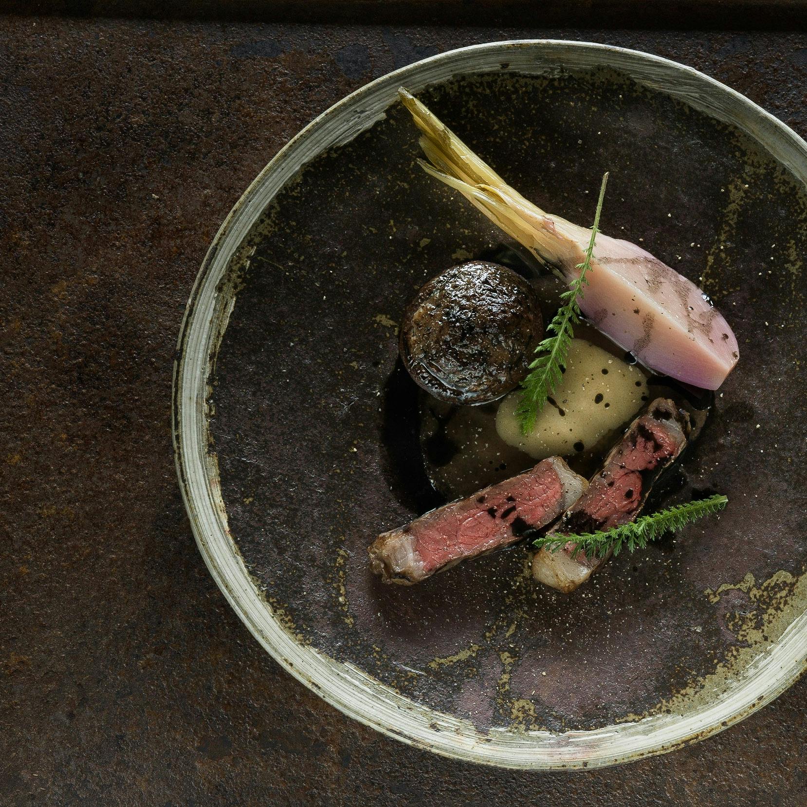 SHIGUCHI -シグチ | 【取材】北海道・ニセコの深い森の中に佇む、築150年の古民家で体感する唯一無二の“ギャラリーステイ” - 宿泊 ...